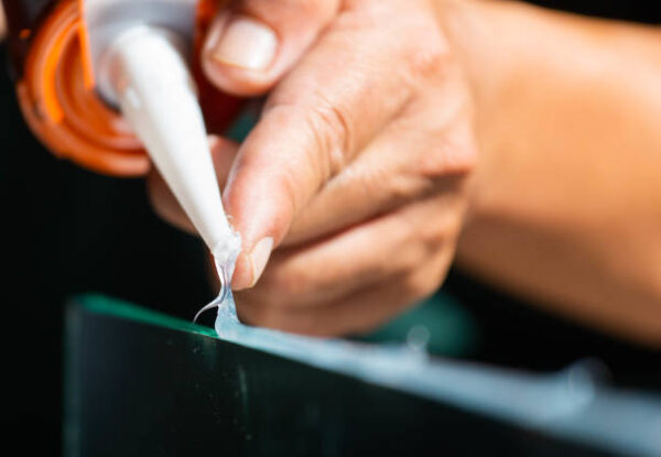 How Fast-Drying Adhesives Save Downtime in Manufacturing